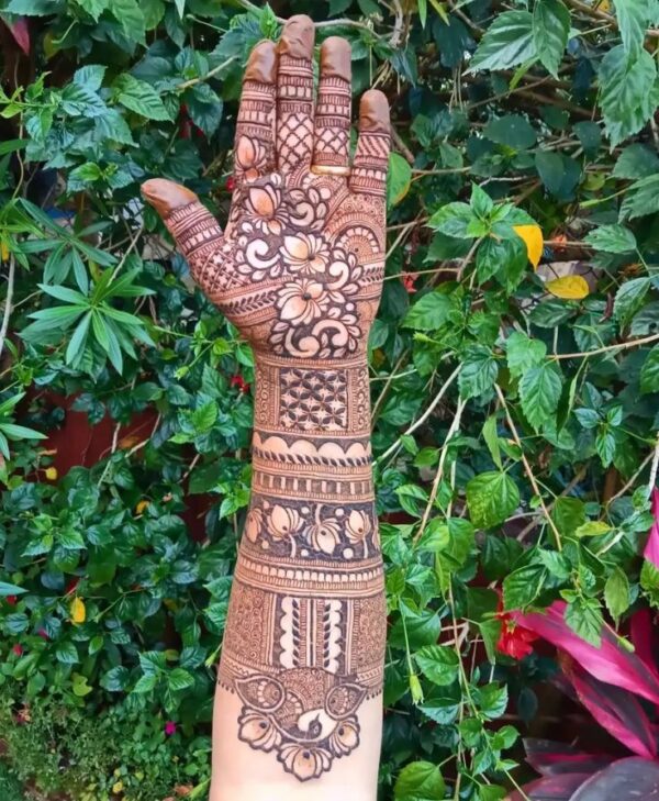 15+ Beautiful Front Hand Mehndi Designs - WedMeVibes