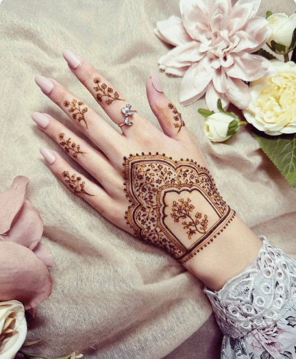30+ Simple Arabic Mehndi Designs - WedMeVibes
