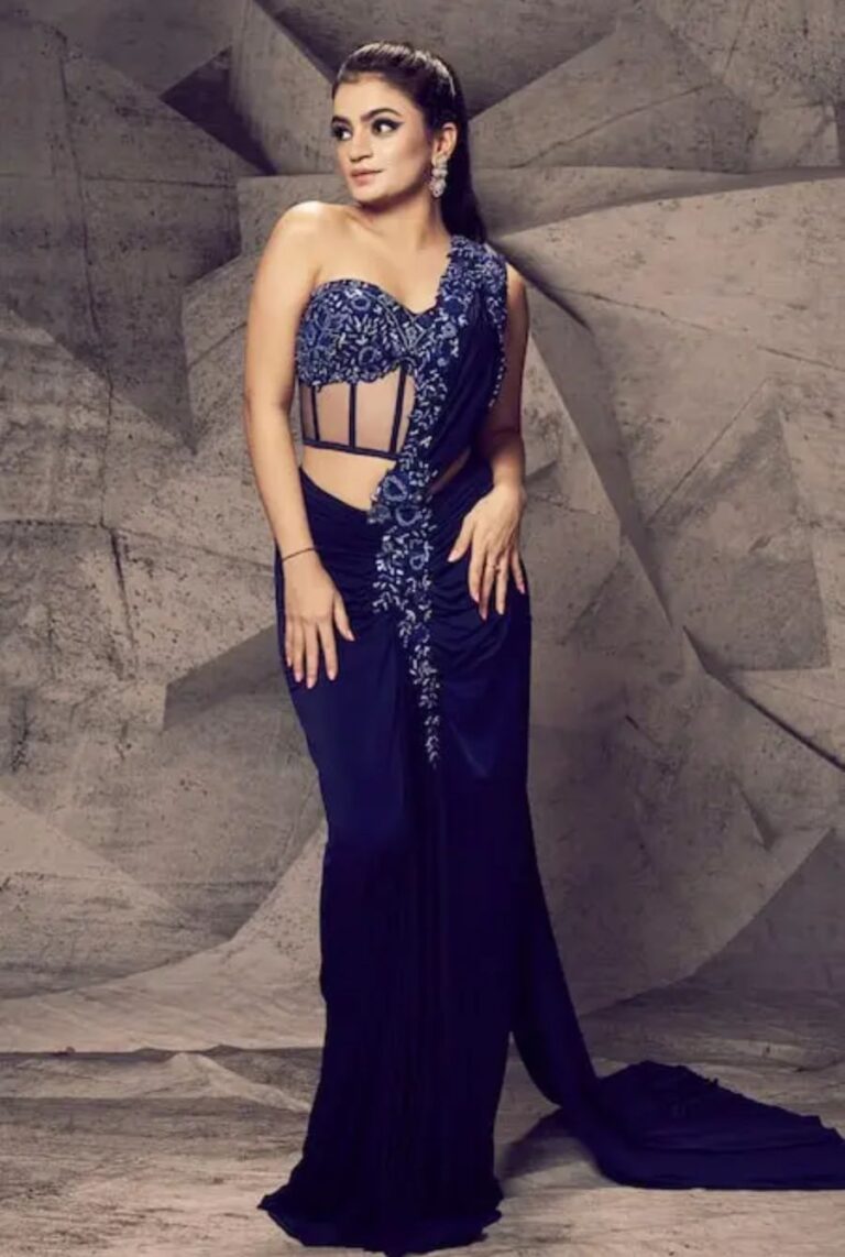 15+ Trendy Corset Blouse Designs to Refresh Your Ethnic Look - WedMeVibes