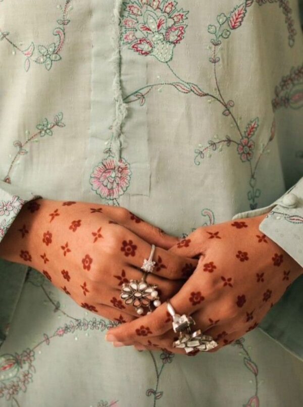 15+ Simple Mehndi Designs Perfect for 2026 Brides - WedMeVibes